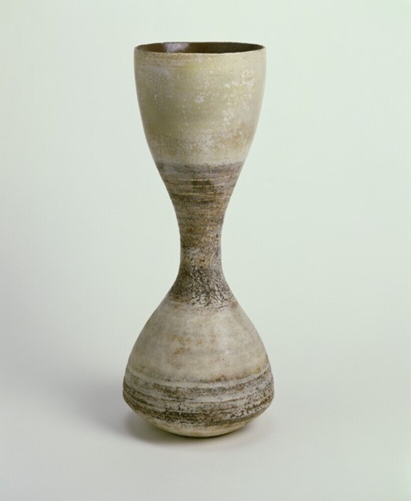 L34 - Hourglass form - Sainsbury Centre