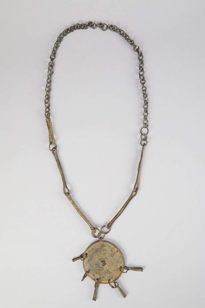 927b - Chief's regalia (pendant with chain) - Sainsbury Centre