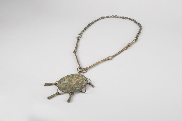927b - Chief's regalia (pendant with chain) - Sainsbury Centre